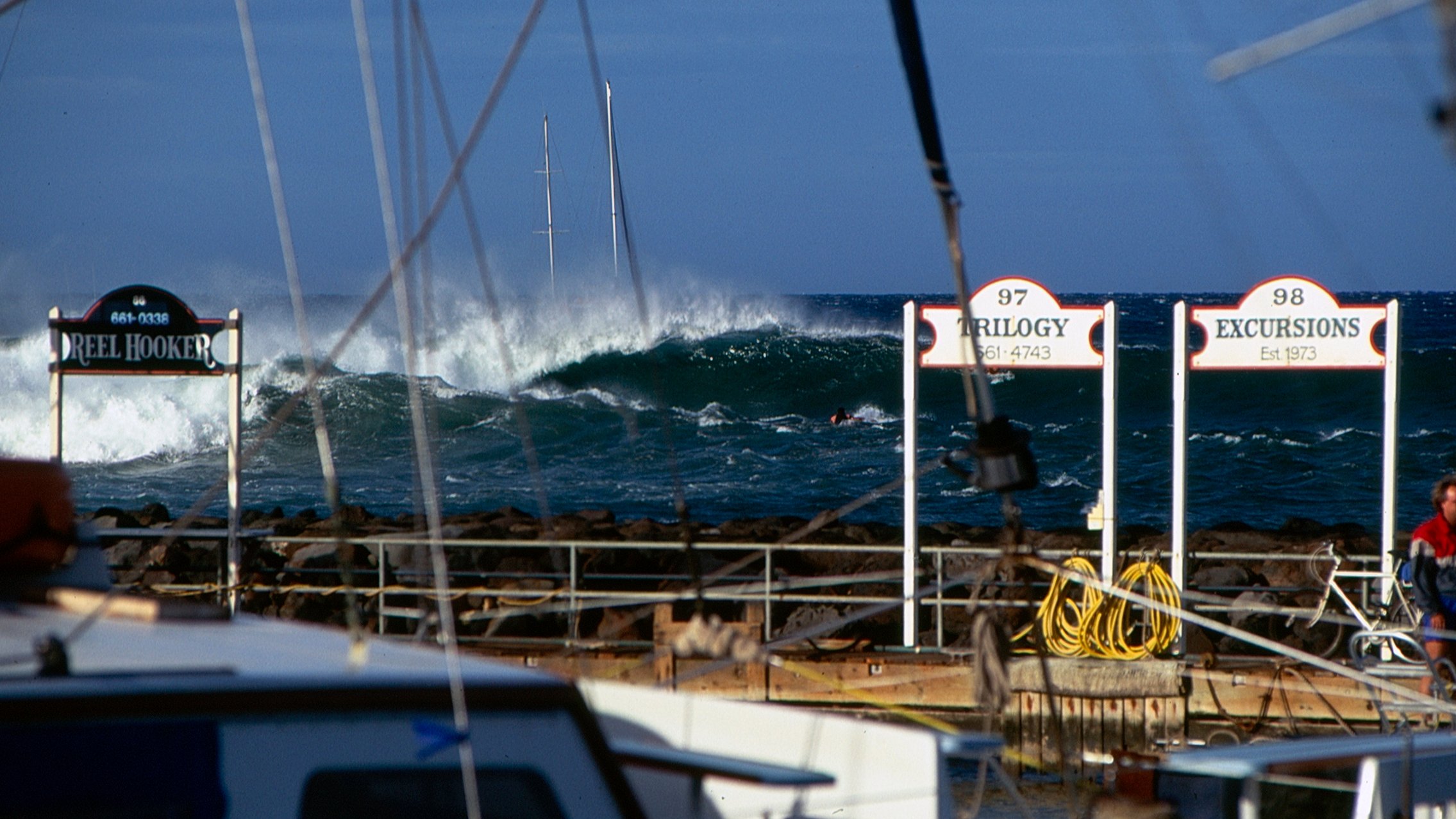 Lahaina Harbor-Breakwall Surf Guide - Surfline